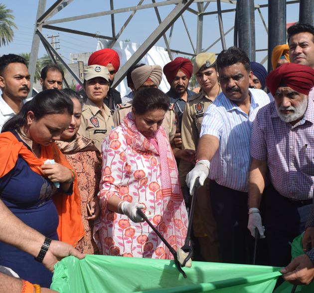 Patiala MP Preneet Kaur urges people to stop using plastic | Hindustan ...