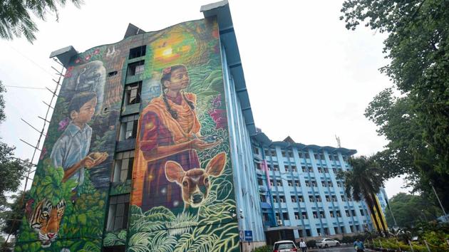 Power of art: Patna’s Vidyut Bhawan facade turned into vibrant canvas ...