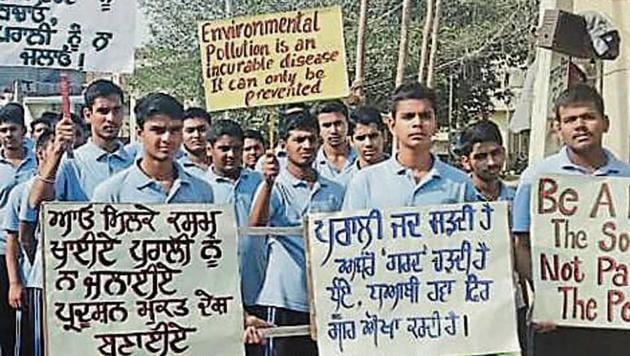 Pupils conduct rally against stubble burning | Hindustan Times