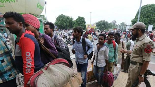 Study on working conditions of migrant labourers of UP - Hindustan Times