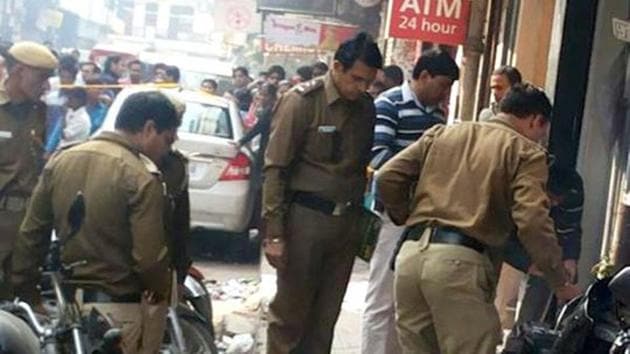 Bank burglars fail to open lockers, make do with Rs 800 kept in cashier ...