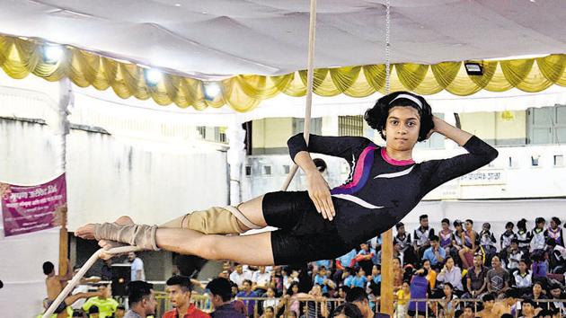Striking a perfect pose: Love for Malkhamb keeps youngsters going ...
