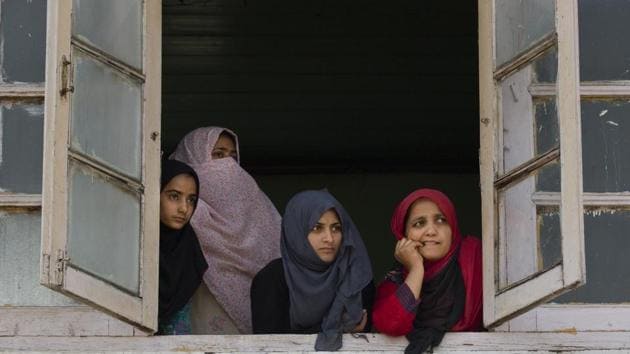 Photos Struggle Of Kashmiri Women Amid Lockdown Hindustan Times