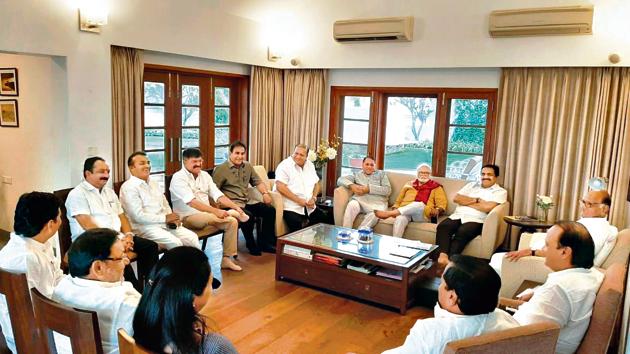 NCP leaders discuss ‘key issues’ related to Maha govt formation in Pune ...