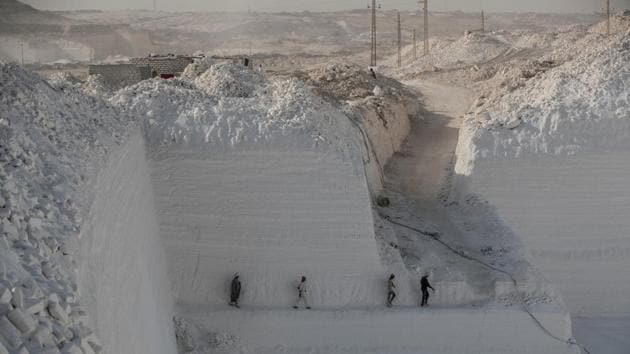 Photos: Hardscrabble work at Egypt’s limestone quarries | Hindustan Times