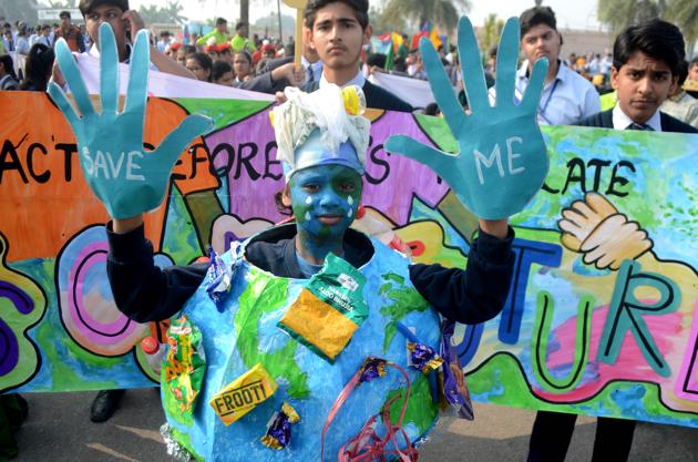 Pollution control day: Students march to raise awareness about ...