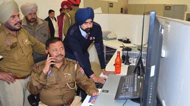 Collection agent robbed of ₹8 lakh at gunpoint on Mohali’s Airport Road ...