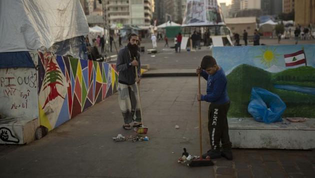 Photos: Community aid helps Lebanese reeling under economic crisis ...