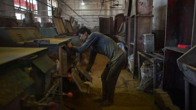 Photos: China’s incense makers toil ahead of Lunar New Year | Hindustan ...