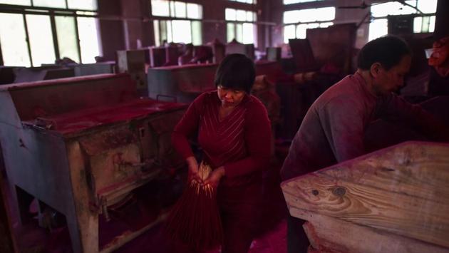 Photos: China’s incense makers toil ahead of Lunar New Year | Hindustan ...