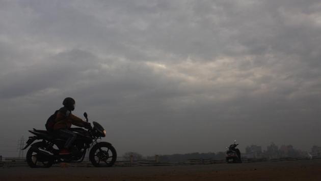 Gurugram breathes cleanest air in 3 weeks, mercury dips | Hindustan Times