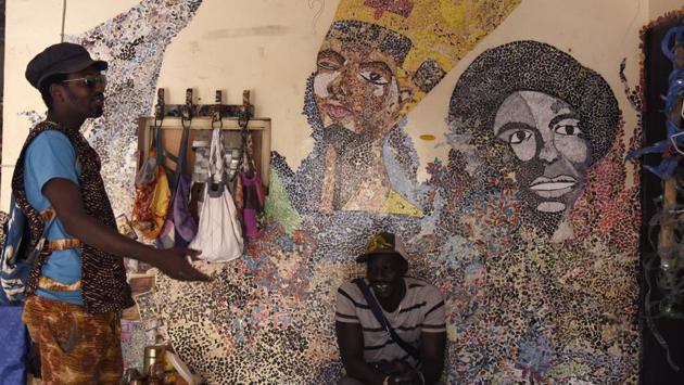 Photos: Art spruces up colonial-era buildings in Dakar neighbourhood ...