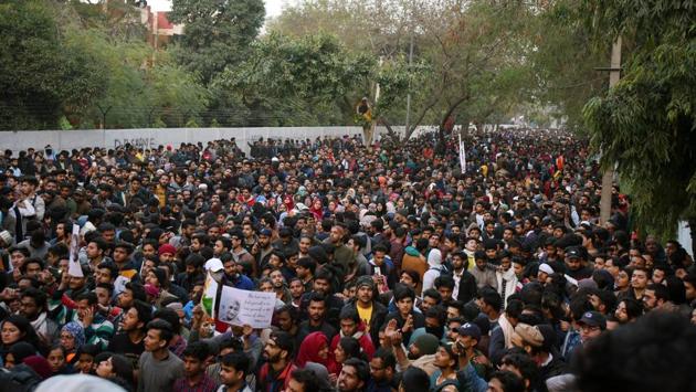 Photos: Jamia erupts after shooting at CAA protest | Hindustan Times Photos: Jamia erupts after shooting at CAA protest | Hindustan Times