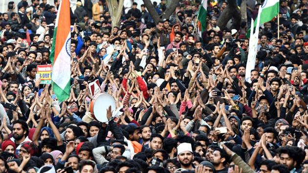 Photos: Jamia erupts after shooting at CAA protest | Hindustan Times Photos: Jamia erupts after shooting at CAA protest | Hindustan Times