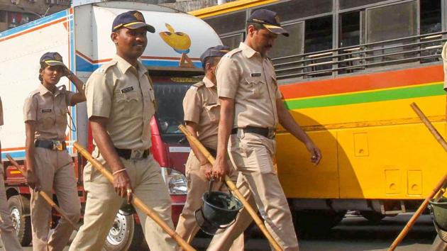 Mumbai man bites off finger of police constable who stopped him ...