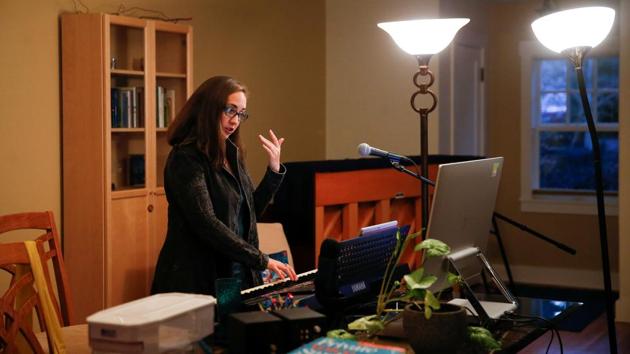 Photos: Portraits of artists struggling under lockdown | Hindustan Times