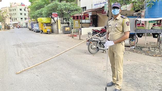 On the frontline: Police personnel guard containment zones in battle ...