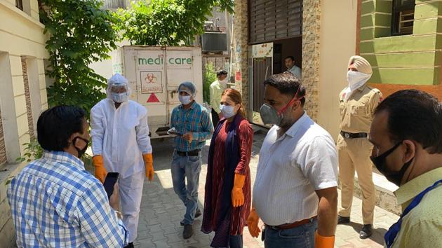 Biomedical waste collectors lift garbage from houses of quarantined ...