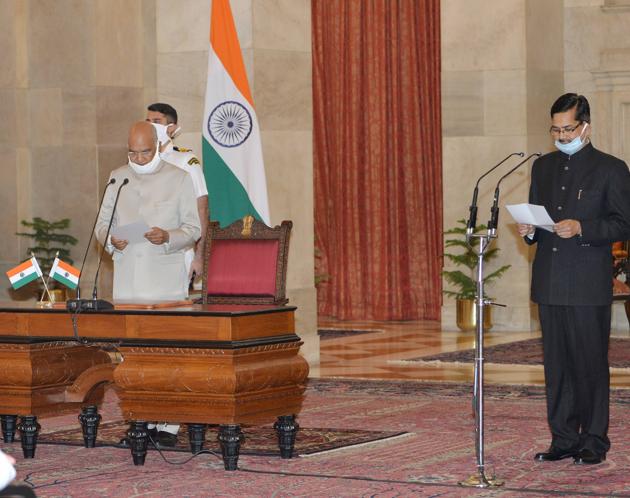 Former IAS officer Sanjay Kothari takes oath as CVC| India News