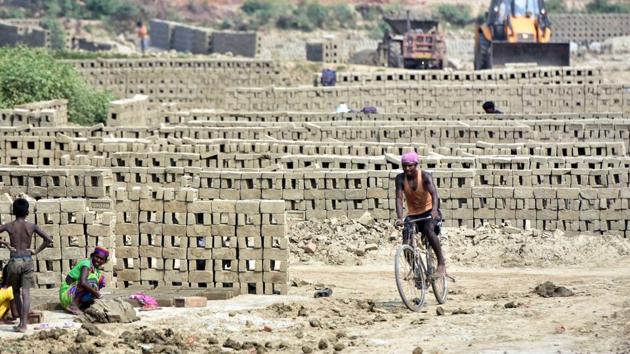 Photos: Away from home, migrant workers fire brick kilns in lockdown ...