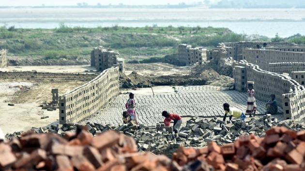 Photos: Away from home, migrant workers fire brick kilns in lockdown ...