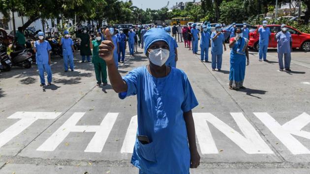 Photos: Armed forces thank frontline corona warriors across India ...