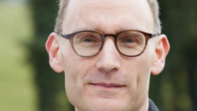 UK scientist behind lockdown quits after breaking social distancing ...