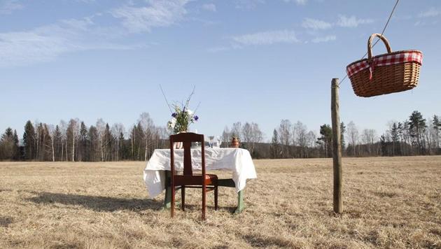 Social distancing guide: Bord for En in Sweden is opening its ‘Table ...