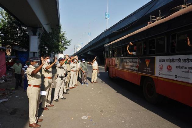 Nine buses ferried migrants from Thane to MP border | Hindustan Times