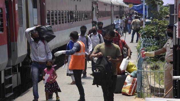 1.16 lakh migrants reach state, highest single-day influx for Bihar ...