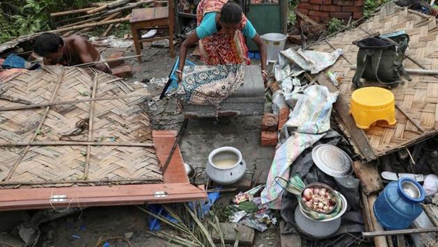 Army deployed in Cyclone Amphan hit areas of Bengal for restoration ...