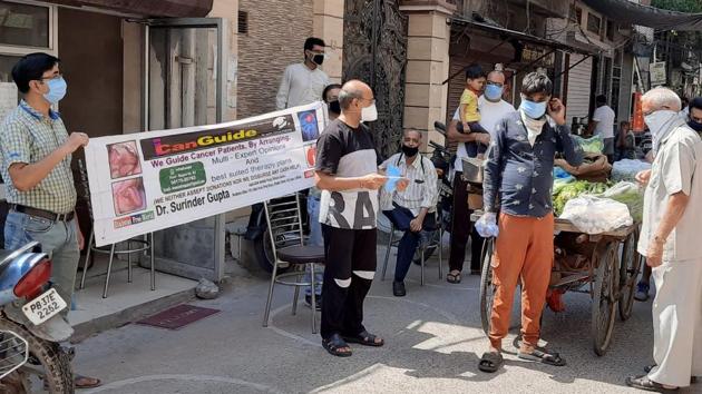 Ludhiana-based NGOs distribute face masks among residents | Hindustan Times