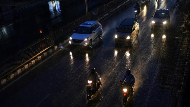 Rain, thunder likely to hit parts of Delhi | Latest News Delhi