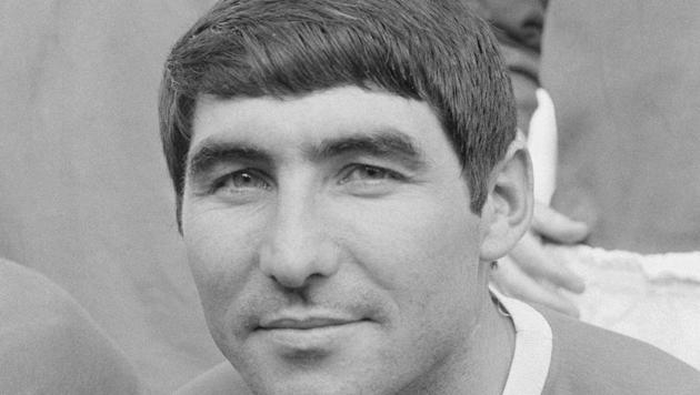 Manchester United great Tony Dunne dies aged 78 | Football News