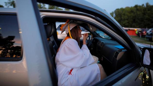 Photos: Graduating in a drive-in theatre amid the pandemic | Hindustan ...