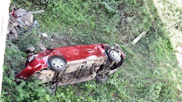 Car breaks cement barriers, falls off bridge; couple survive accident ...