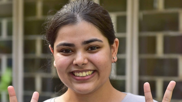 CBSE 12th Result 2020:Gurveen Kaur of Ludhiana scores 99.8% | Hindustan ...
