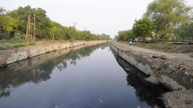 Noida residents demand immediate cleaning of Irrigation drain ...