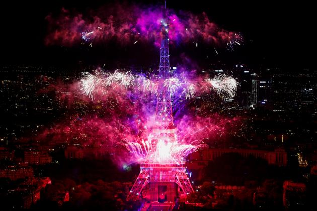 Photos: Bastille Day fireworks light up Eiffel Tower, Paris sky ...