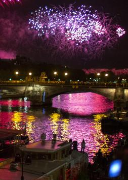 Photos: Bastille Day fireworks light up Eiffel Tower, Paris sky ...