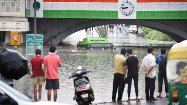 Photos: Heavy rains lash Delhi NCR, waterlogging and traffic add to woes | Hindustan Times