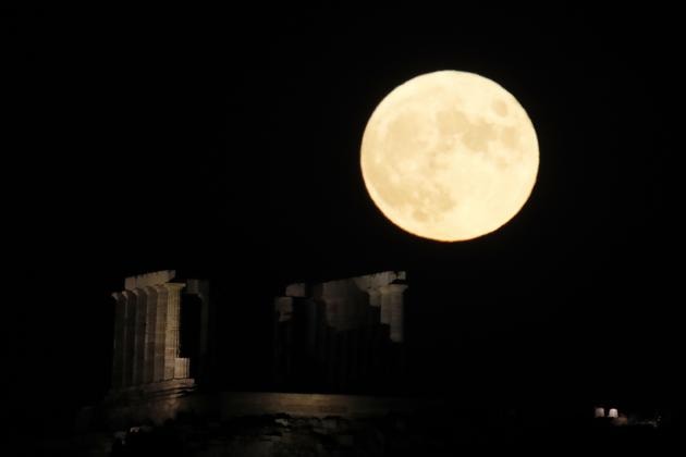 Sturgeon Moon, August’s full moon, in pictures | Hindustan Times