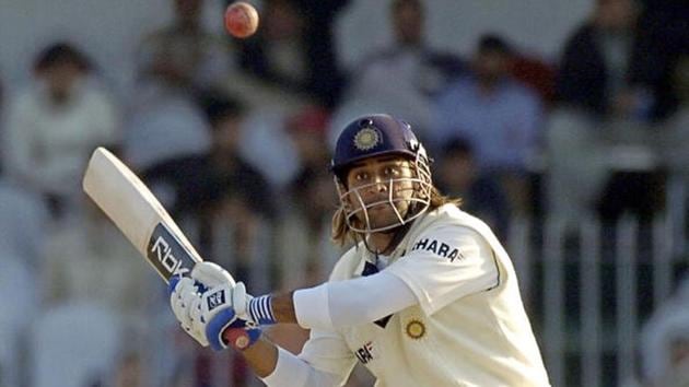 dhoni bowling action