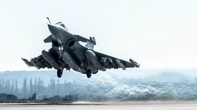 Indian Rafales practise mountain night flying for Ladakh in Himachal ...
