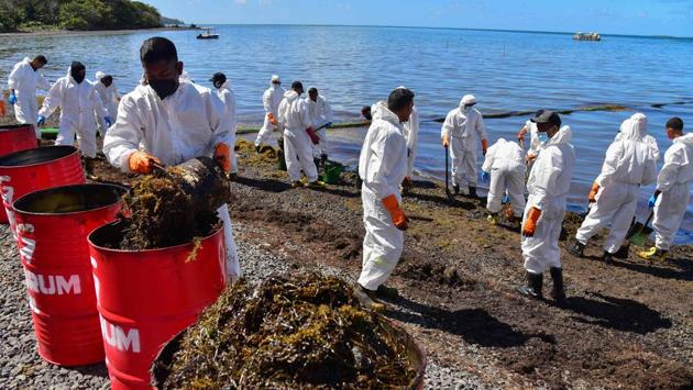 Photos: Wrecked ship off Mauritius’ coast splits in two | Hindustan Times