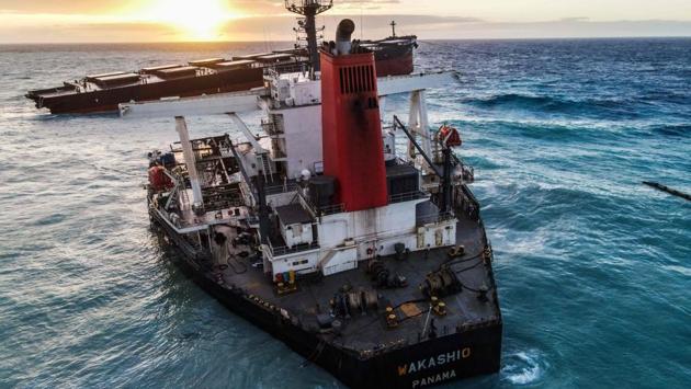 Photos: Wrecked ship off Mauritius’ coast splits in two | Hindustan Times