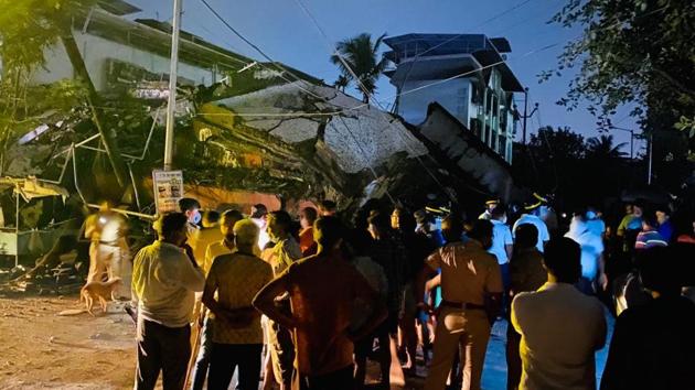 4-storey redeveloped Palghar building collapses, lucky escape for ...