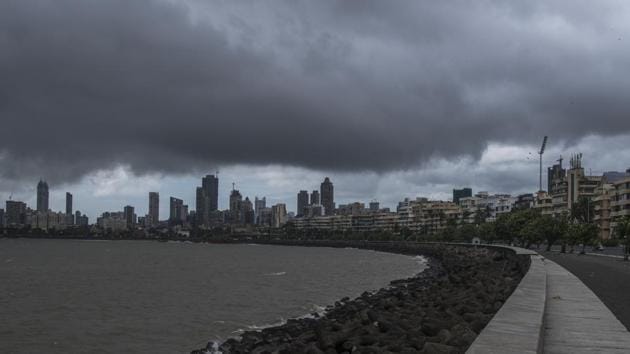 Monsoon revival likely over weekend in Mumbai, IMD issues heavy rain ...