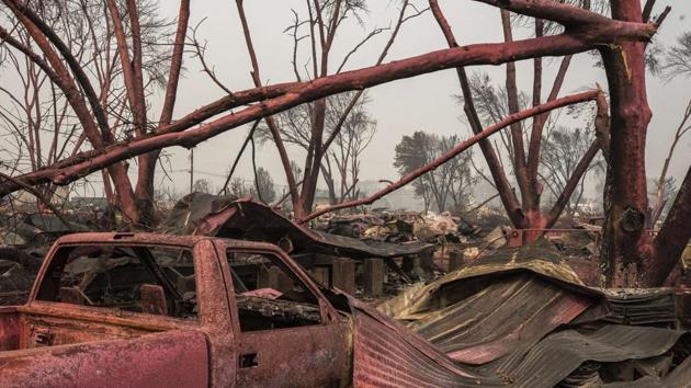 Photos: Fire from an unknown source engulfs Oregon town | Hindustan Times