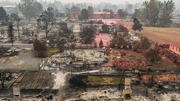 Photos: Fire from an unknown source engulfs Oregon town | Hindustan Times